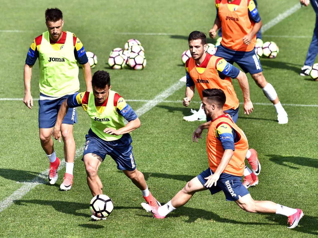 FOTBAL:ANTRENAMENT ROMANIA INAINTEA MECIULUI CU POLONIA, PRELIMINARIILE ...