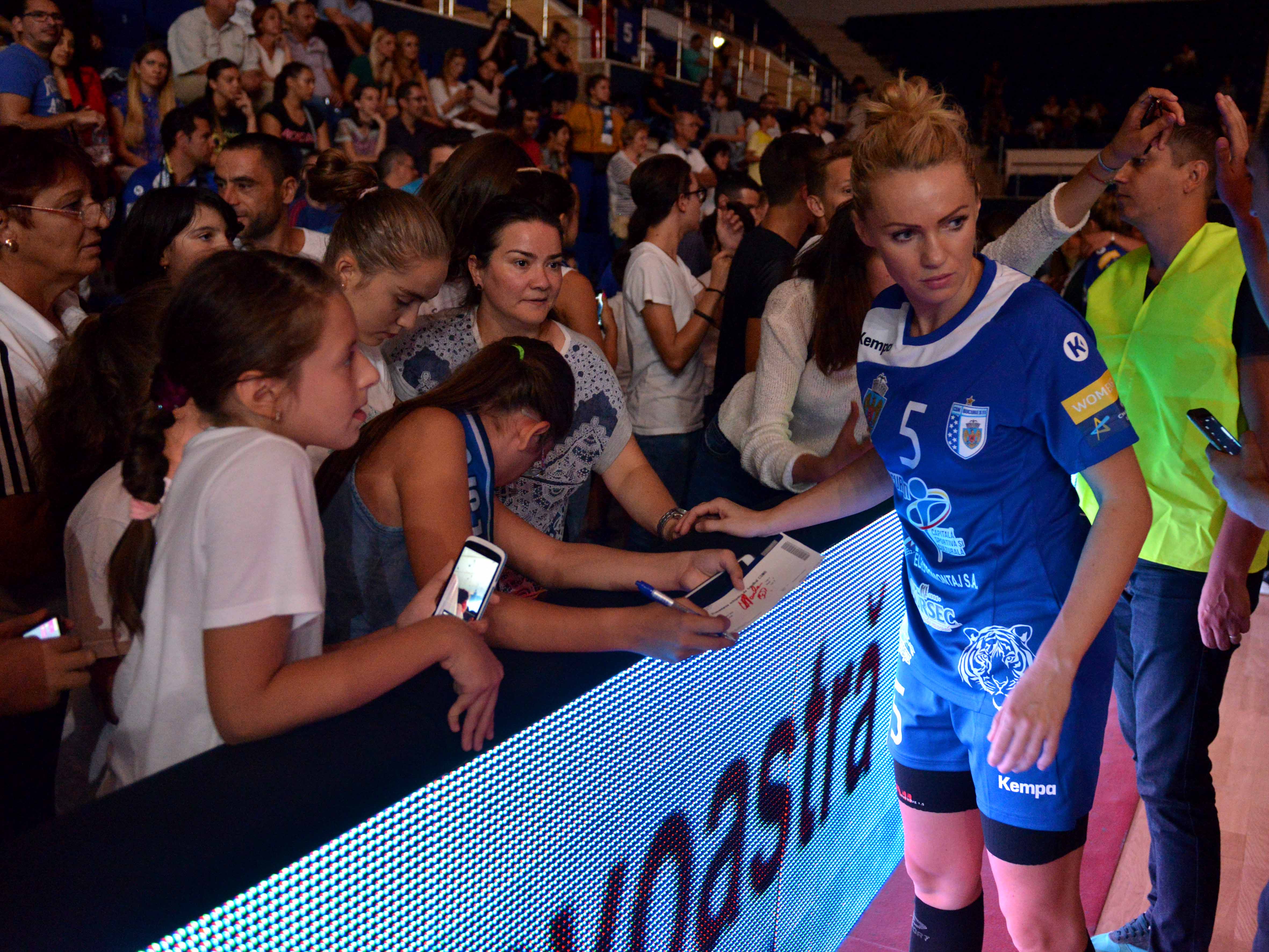 HANDBAL:PREZENTARE LOTURI CSM BUCURESTI (1.09.2016) - Lead.ro